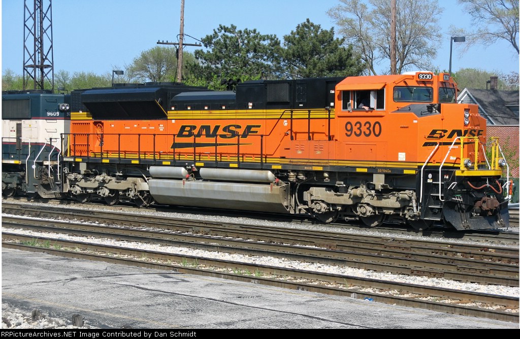 BNSF 9330